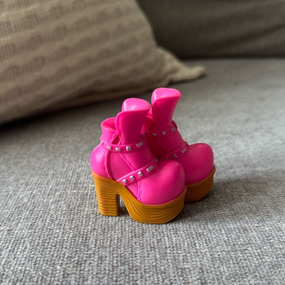 Bratz Dolls | Toys | Bratz Dolls Stylish Pink Platform Heels | Poshmark